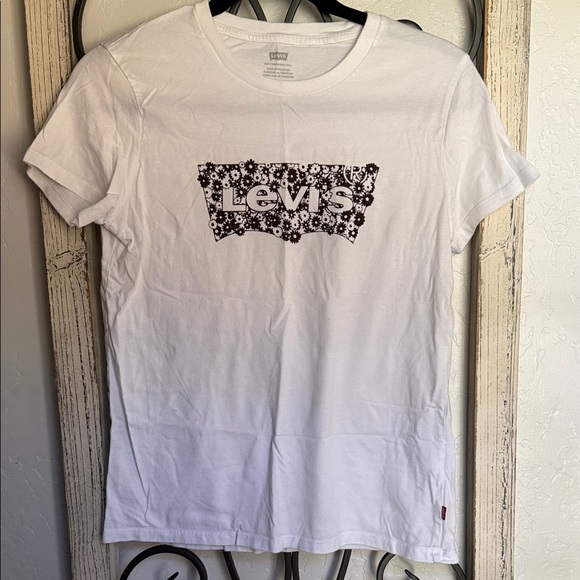 Levi's | Tops | Levis Womens White Tee With Brown Floral Logo Small ...